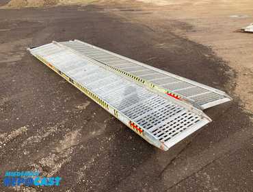 Repocast.com® | (2) Road Warrior Sure Foot loading...