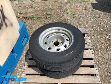 Repocast.com® | Lot of (2) uniroyal Tiger Paw trailer...