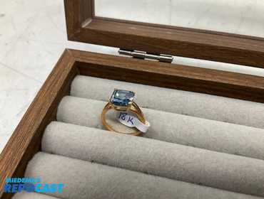 Repocast.com® | Square Topez ring with 18k rose gold...