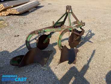 Repocast.com® | Ford Dearborn tractor 2-bottom plow in...