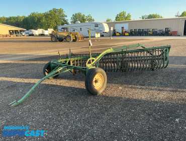 Repocast.com® | John Deere Hay Rake, pull behind style...