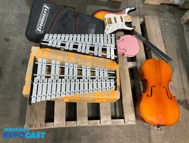 Repocast.com® | Skid lot of 4 xylophones, violins,...