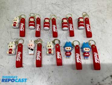 Repocast.com® | Lot of (10) coco cola LaBuBu keychains