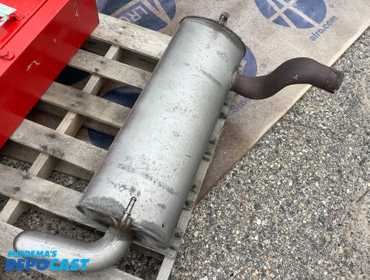 Repocast.com® | (1) Automobile muffler, has MOPAR...