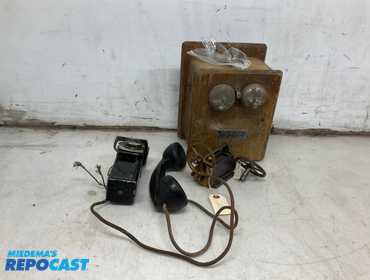 Repocast.com® | Antique Phone Items Include Chicago...