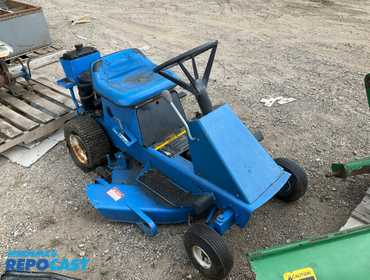 Repocast.com® | Ford R8 Lawnmower 09GN2051 Riding...