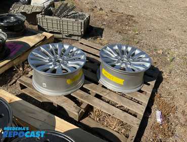Repocast.com® | Lot of 2, GM 18x8.5 5-Lug #020984816,...