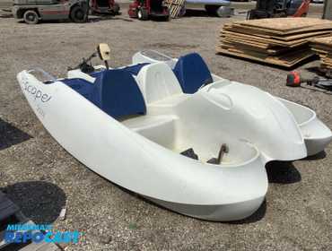 Repocast.com® | Lot of (1) Escape Jazz paddle boat...