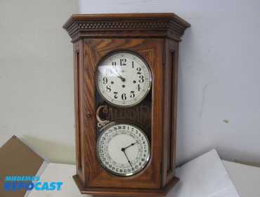 Repocast.com® | lot of (2) vintage clocks including:...