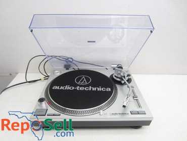 Reposell.com | Audio Technica Turn Table - Powers On