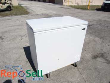 Reposell.com | Magic Chef Deep Freezer - Powers On/Cools