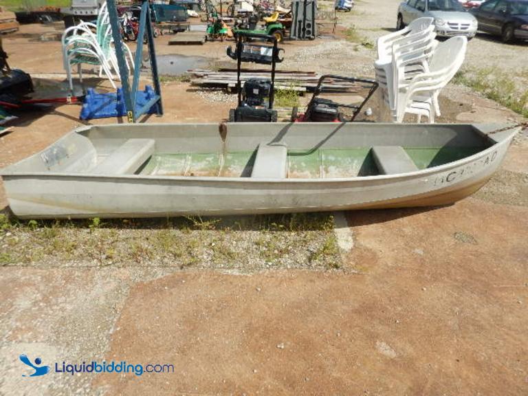 LiquidBidding | 12' aluminum row boat fresh off...