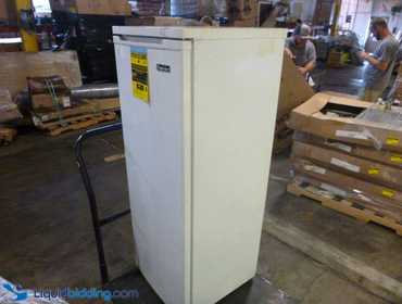 LiquidBidding | Magic Chef 5.8 cu. ft. Upright Freezer...