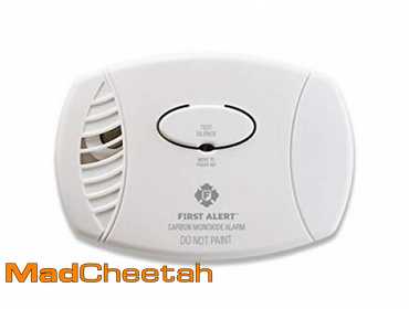 MadCheetah.com | First Alert CO605 Plug-In Carbon...